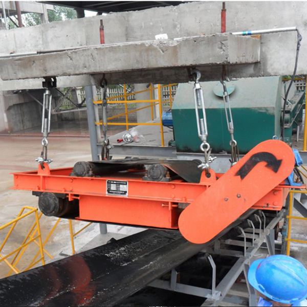 China Self Cleaning Conveyor Belt Permanent Magnetic Separator ...
